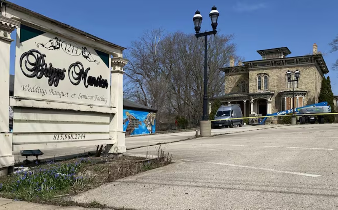 Demolition Underway on Civil War-Era Briggs Mansion In Rockford - 102.3 ...